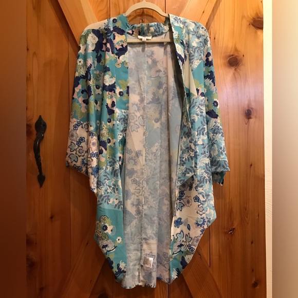 Umgee | Tops | Umgee Blue Floral Kimono | Poshmark